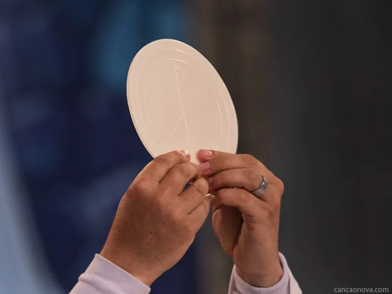 La Hostia Consagrada: Un Símbolo de Fe y Misterio